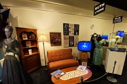 Exhibits | National VOA Museum of Broadcasting